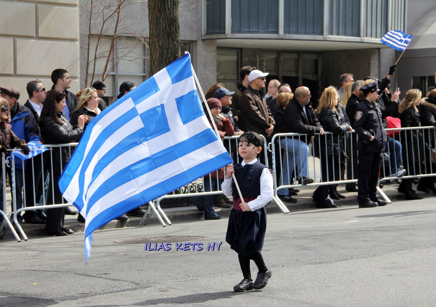 ARIS DESLIS:ΜΙΑ ΖΩΗ ΑΓΩΝΕΣ ΓΙΑ ΤΗΝ ΕΛΛΑΔΑ: Η Ν.ΥΟΡΚΗ ΓΕΜΙΣΕ ΑΠΟ ΕΛΛΑΔΑ