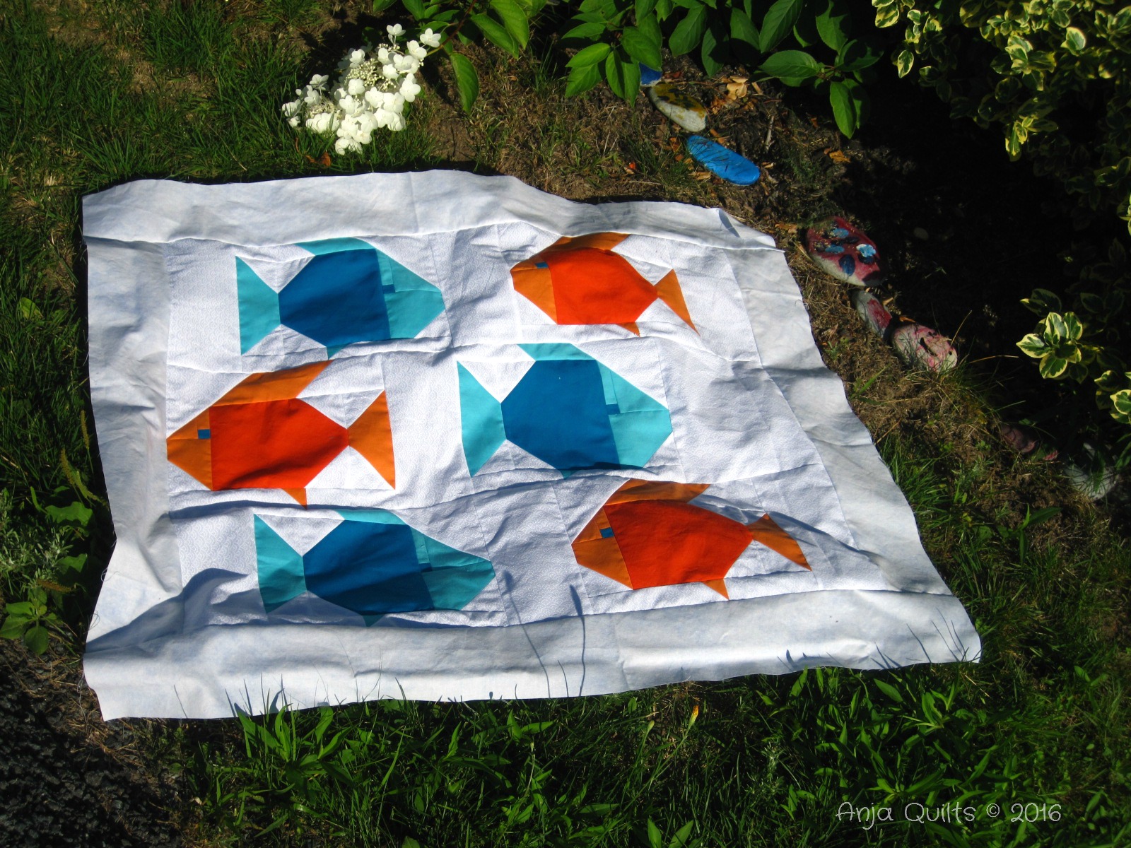 Anja Quilts: TGIFF - Kissy Fishy