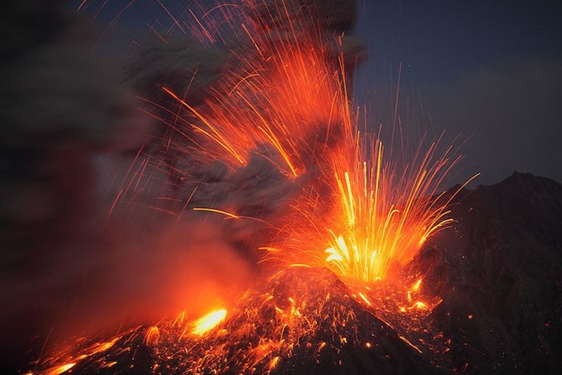 W u l k a n y Ś w i a t a B l o g: Sześćsetna erupcja wulkanu Sakurajima