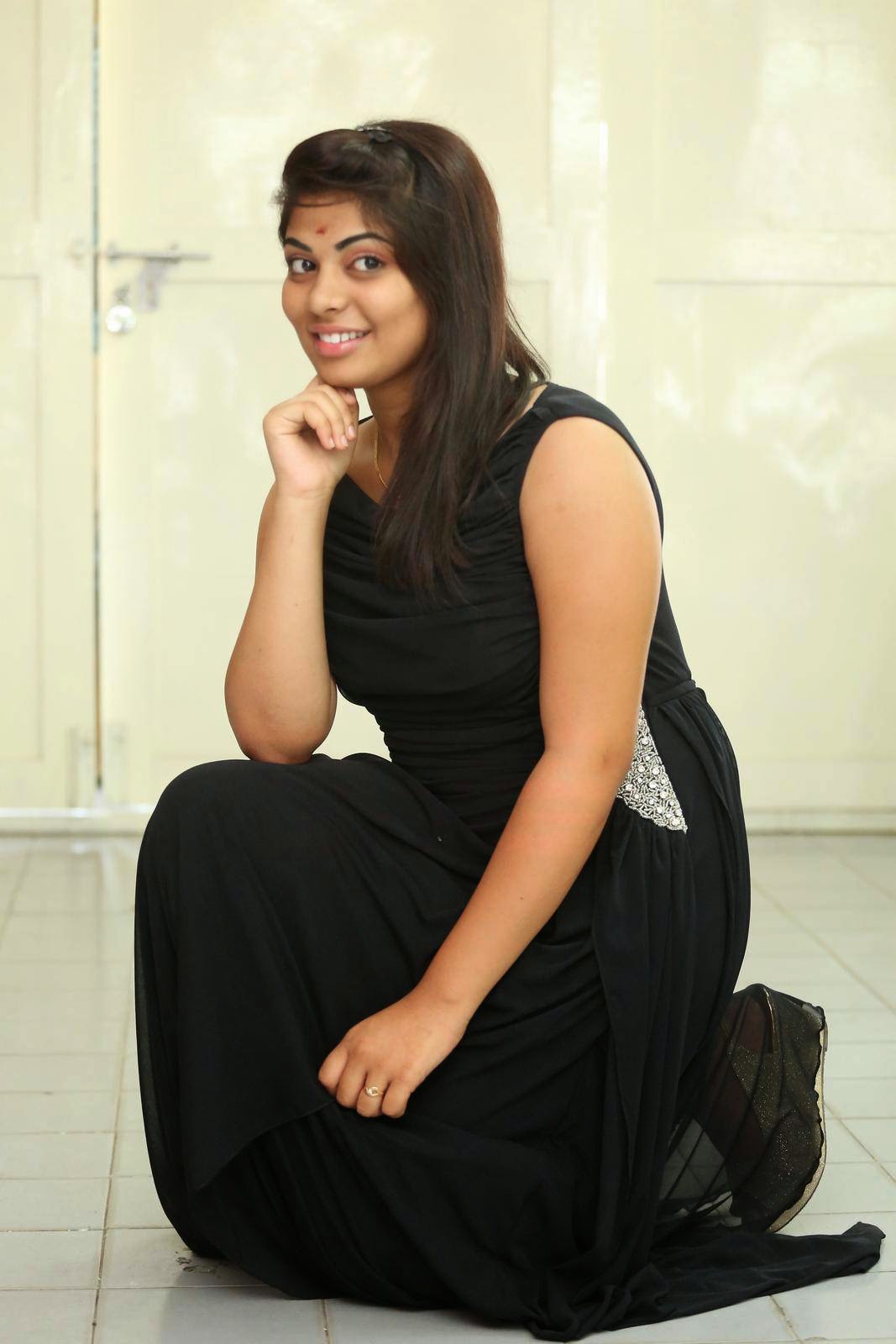 Anusha Hot Latest PhotoShoot Images HD - IMAGES