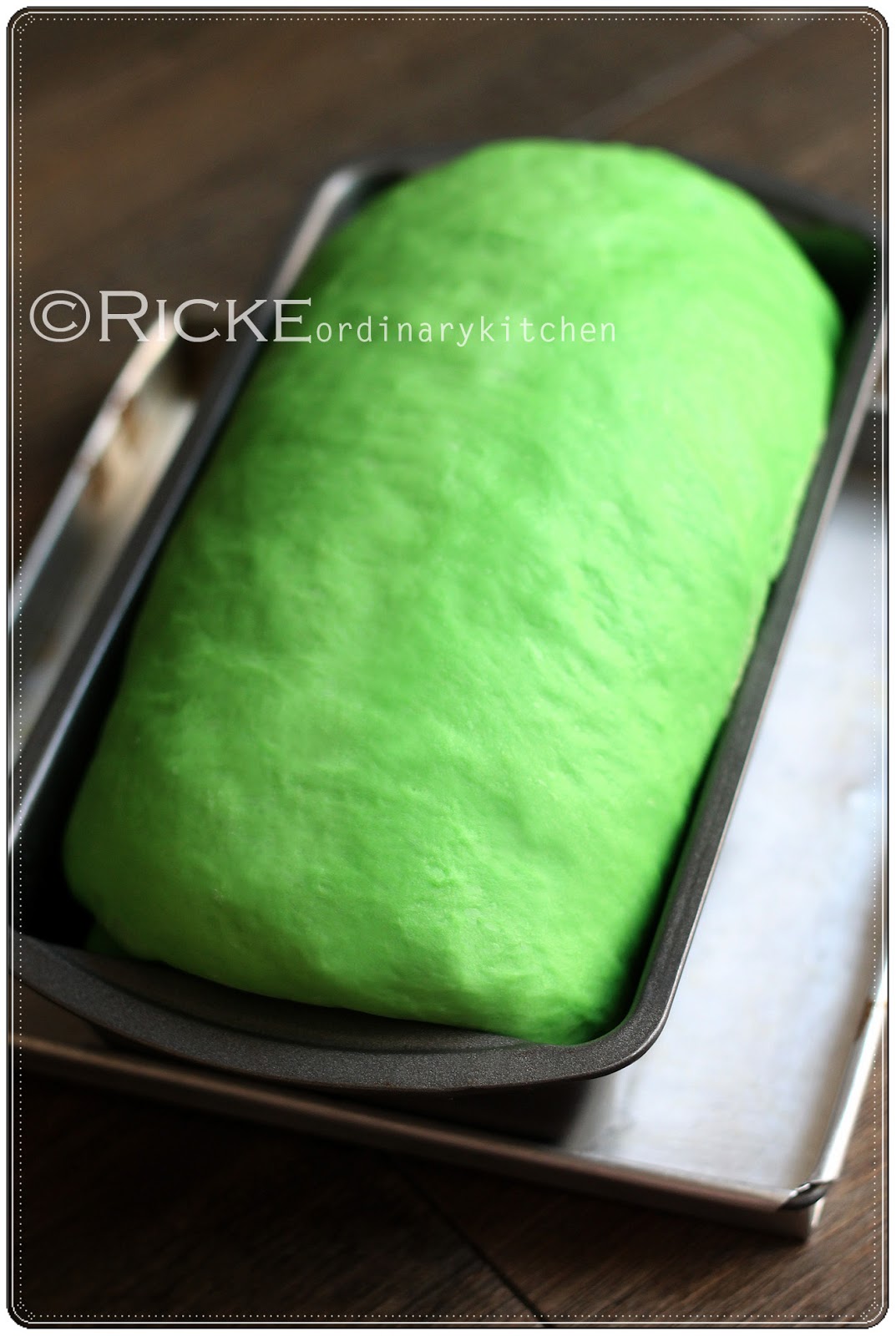 Just My Ordinary Kitchen...: ROTI TAWAR PANDAN (PANDAN LOAF BREAD)