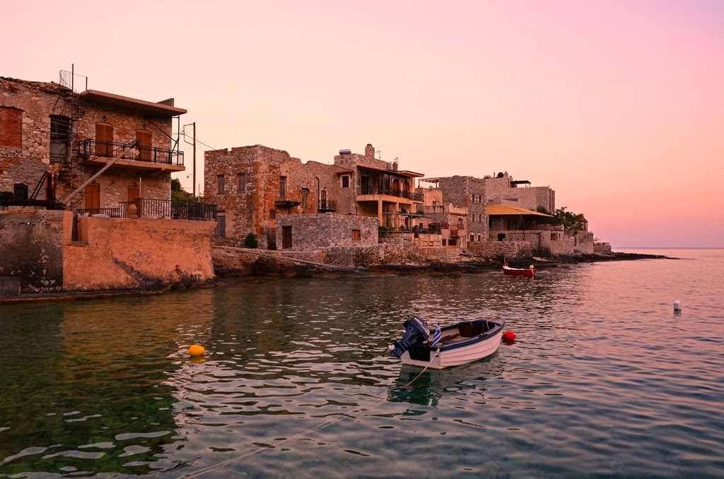 Μάνη ~ Ελλάδα: Κάθε τόπος, μια ιστορία