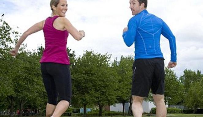 ARSIA: BERJALAN MUNDUR UNTUK MEMBAKAR KALORI LEBIH BANYAK