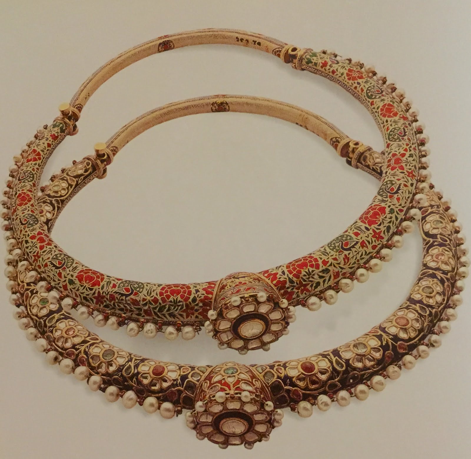Manini's Blog: Hansli .... The Manacle Necklace.
