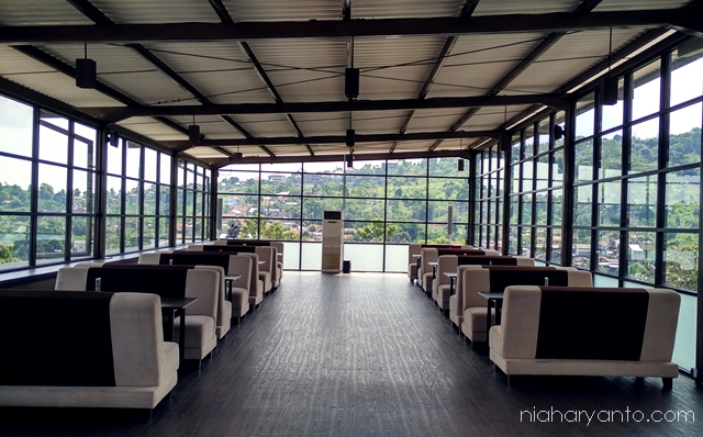 Skylight Café, Tempat Nongkrong Asyik di Bandung Utara | Nia Haryanto's ...