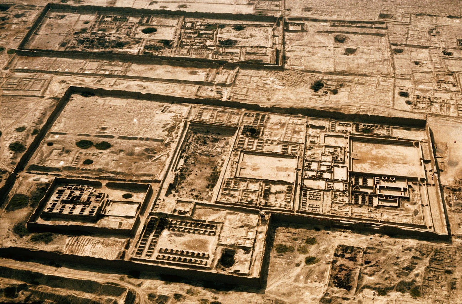 CHAN CHAN : LA CIUDAD DE BARRO - DOCUMENTAL PERU ~ .EFECTOANIMAS