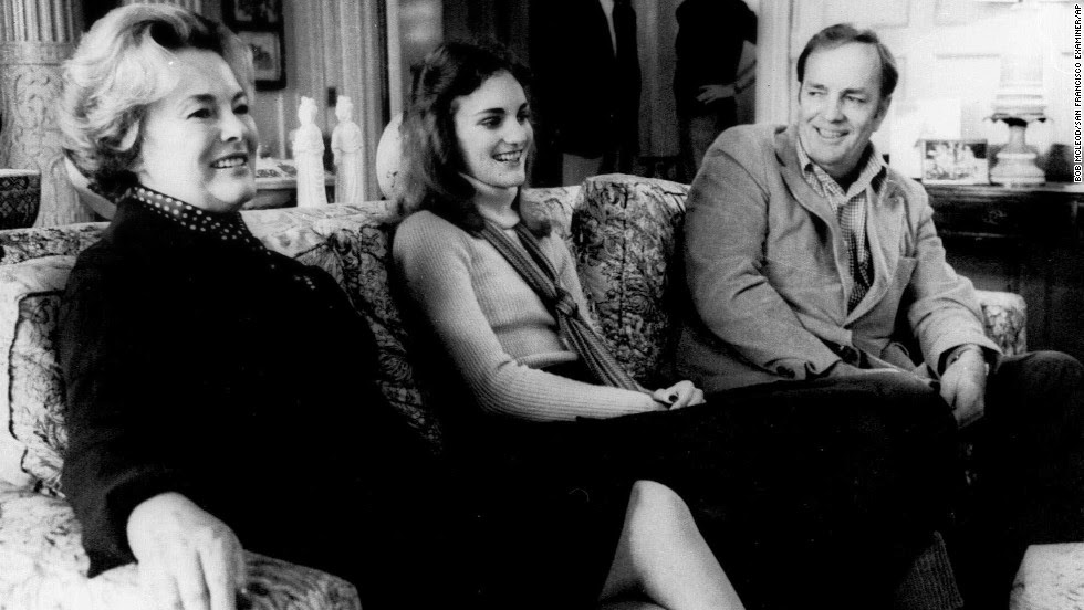 The Story of the Patty Hearst's Kidnapping Through Pictures in the ...