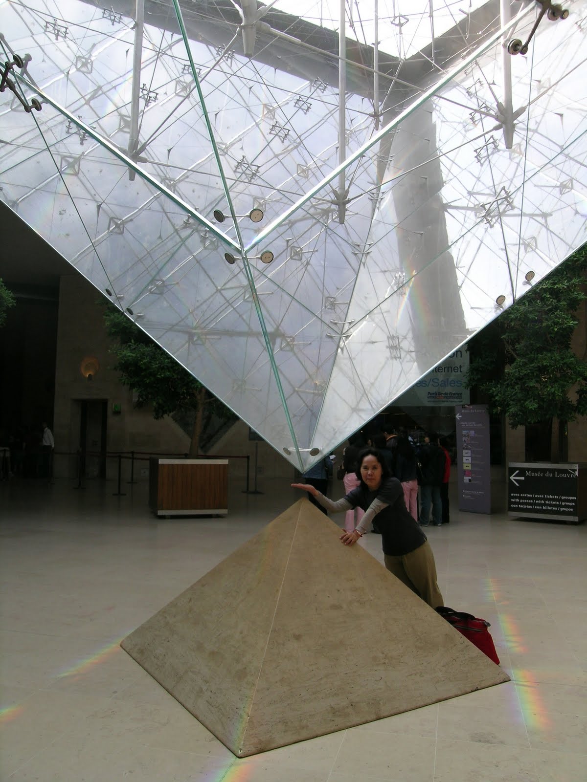 Indonesian in England: From Monalisa to Moulin Rouge