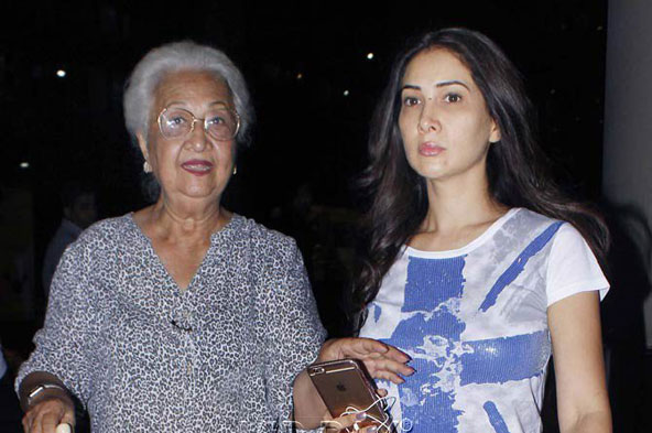 Kim Sharma Mother