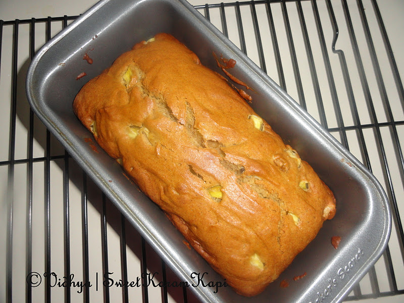 Sweet Karam Kapi :): Moist Mango Nut Bread