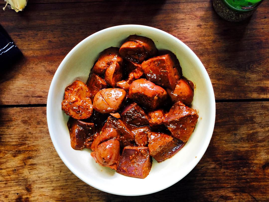 Jinsi ya Kuandaa Mishikaki ya Maini na Figo Ya Ng'ombe - Cook With Kile