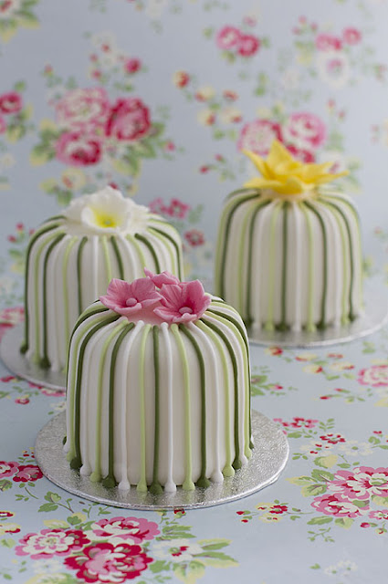 On the Budget: mini cakes