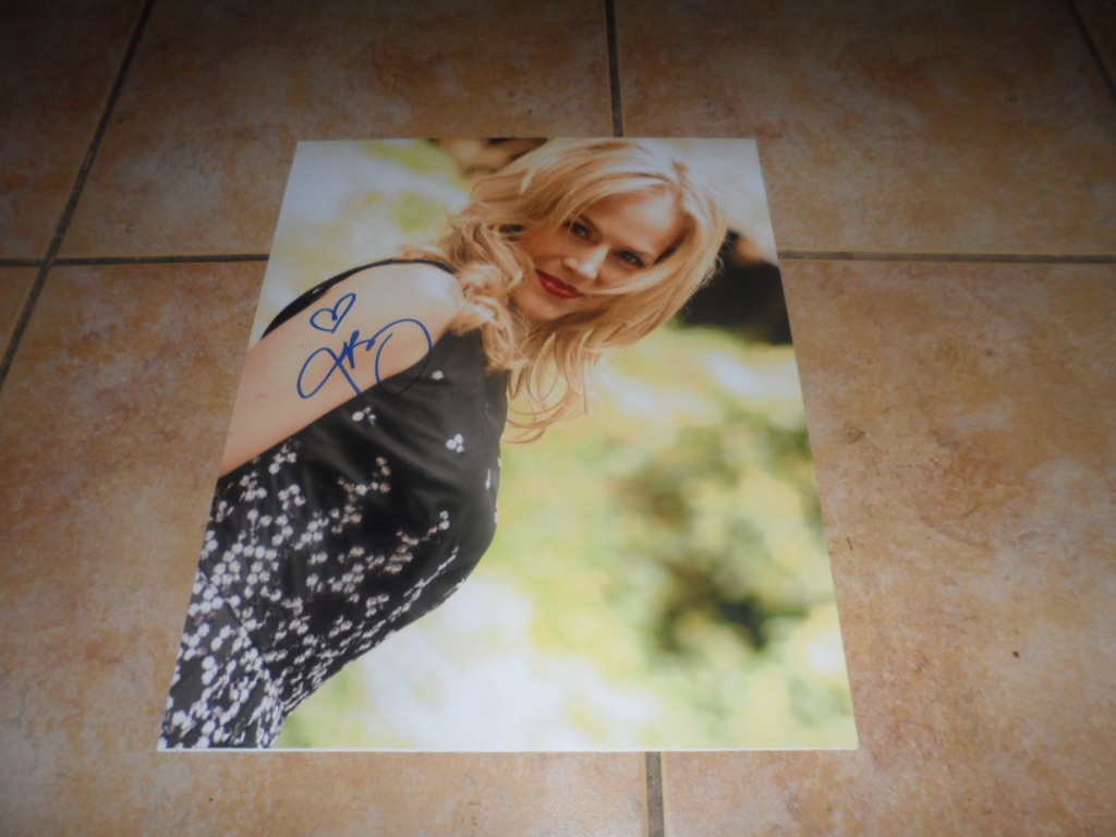 Pete's Autograph Corner: Julie Benz of Dexter!