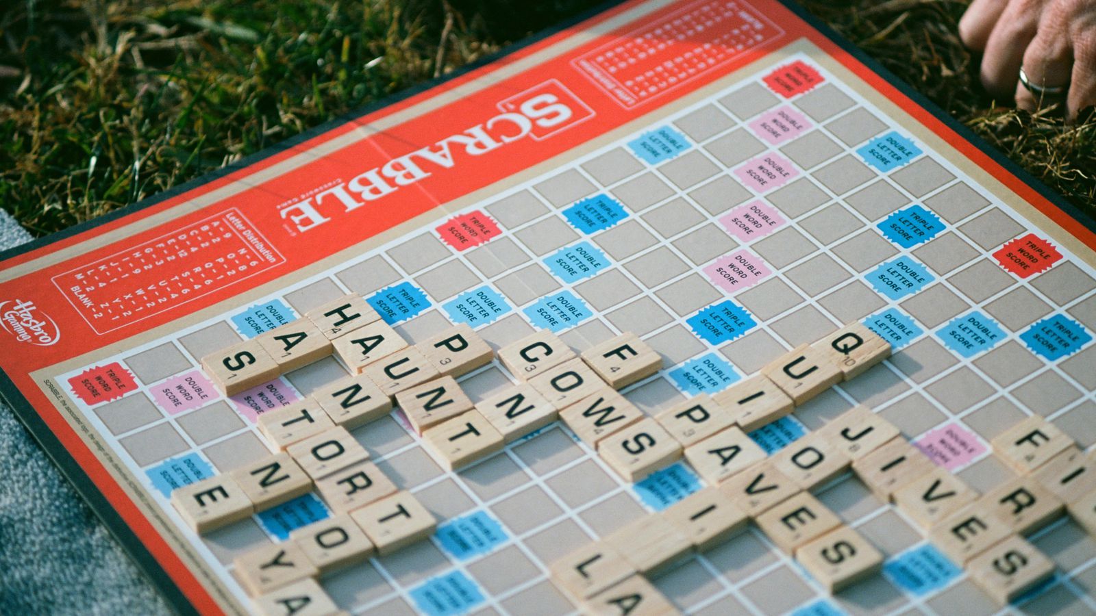 SCRABEES: LATAR BELAKANG SCRABBLE