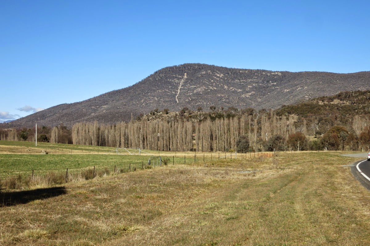 Mountains: Mt Tennent via mud slide (The Scar), ACT, Australia
