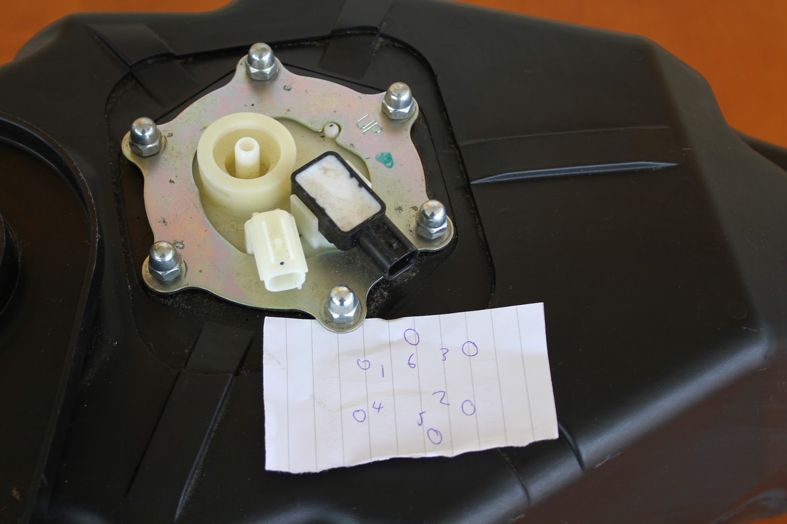 Yamaha YZF-R125 Owners Blog : Yamaha YZF R125 fuel pump removal