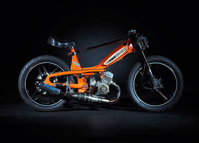 BLACK CAT garage : badass moped