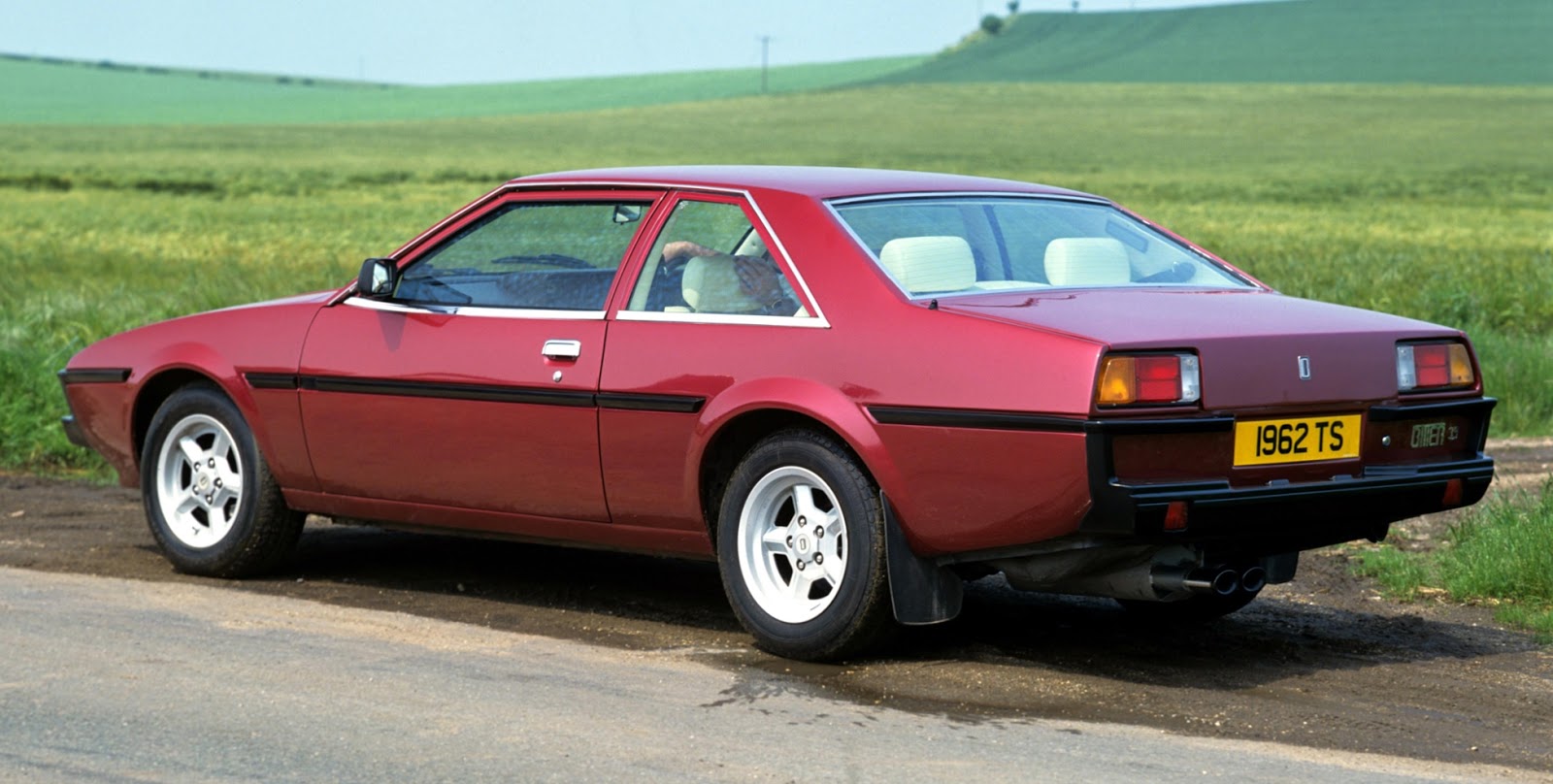 A curiosa trajetória da Bitter Cars