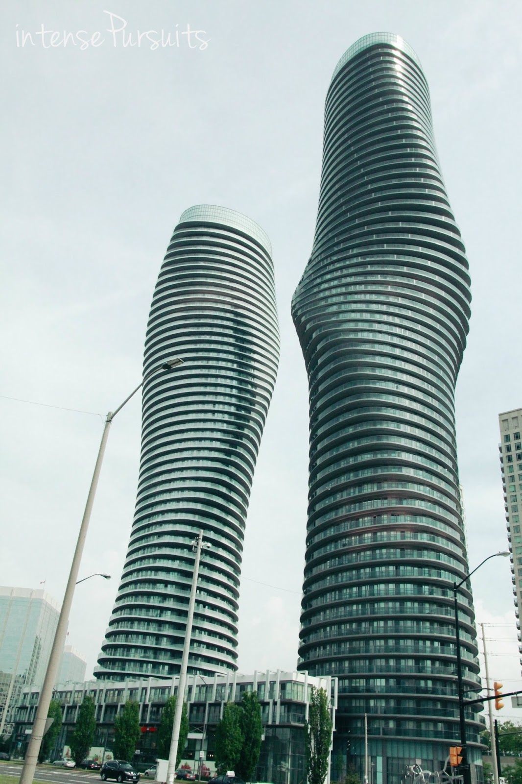 Architecture: marilyn monroe towers, mississauga, ontario