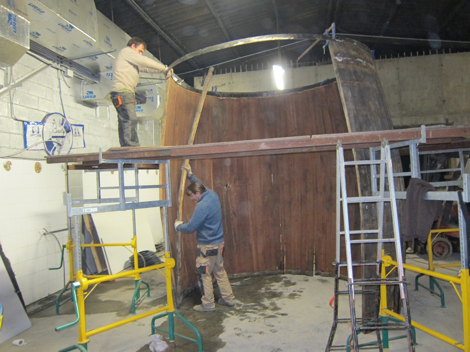 Carpintería y Tonelería: Como meter un tonel de 30000 litros por una ...