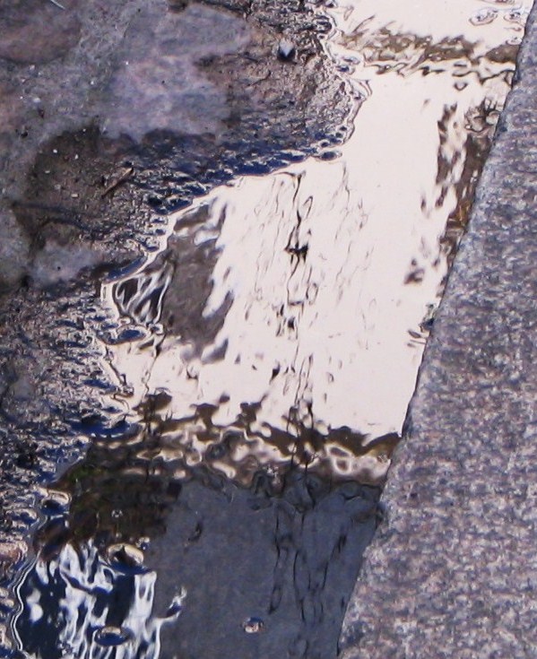LARENCORE: PUDDLE IN THE GUTTER, photos by Patricia LARANCO.