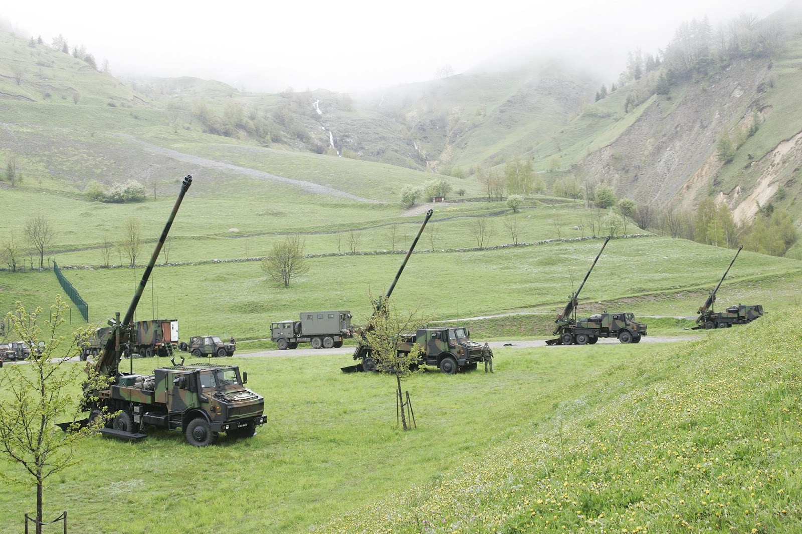 Poderío Militar: Colombia busca empresa para ampliar su artillería con ...