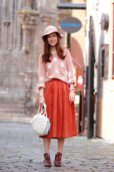 Old Street - it's a lifestyle choice: Takkies and tiaras