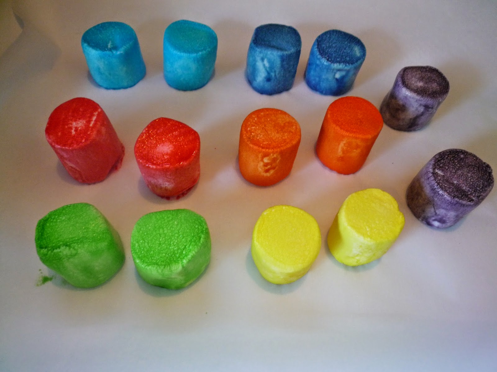 Full Time Frugal : How to custom colour marshmallows