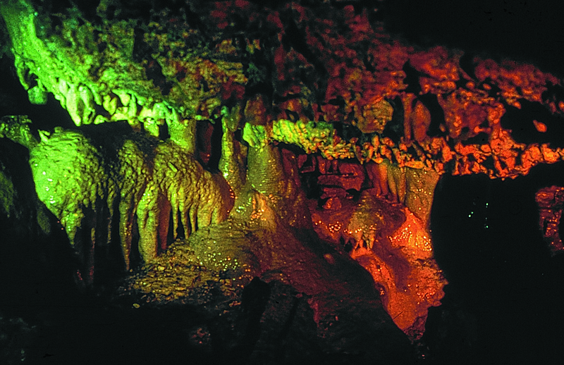 Day Hiking Trails: Tour heads through Wis.’s largest onyx cave