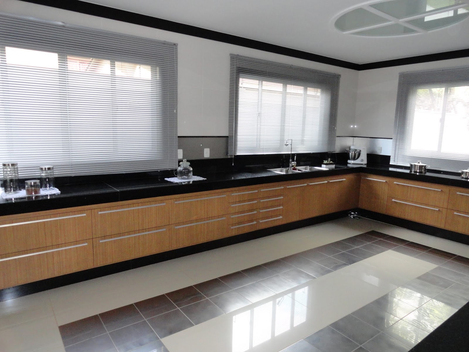 WW Móveis e Esquadrias: Cozinhas em MDF revestidas em laminado Fórmica