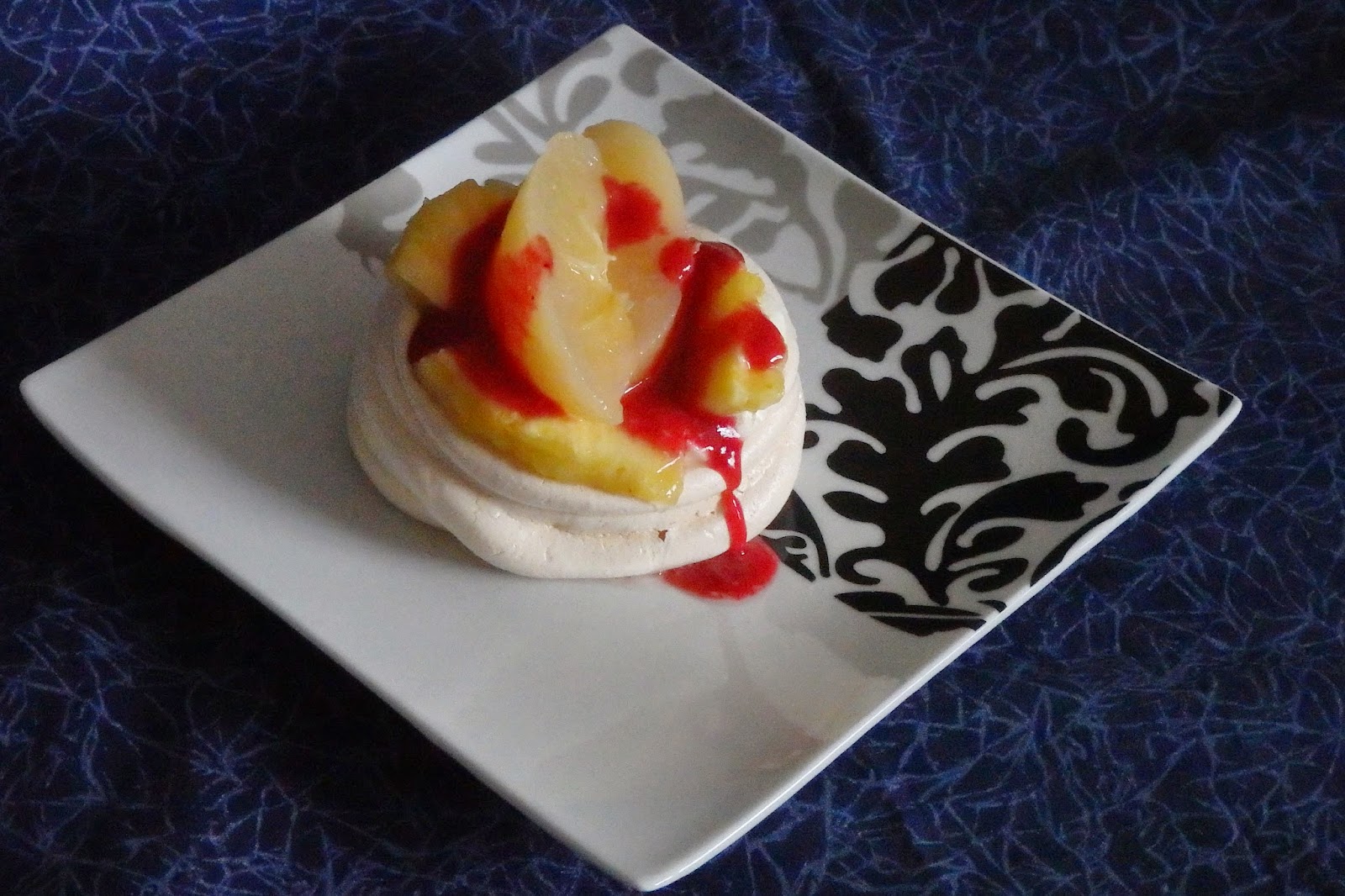 Pavlova aux nectarines blanches et ananas Pavlova aux nectarines ...