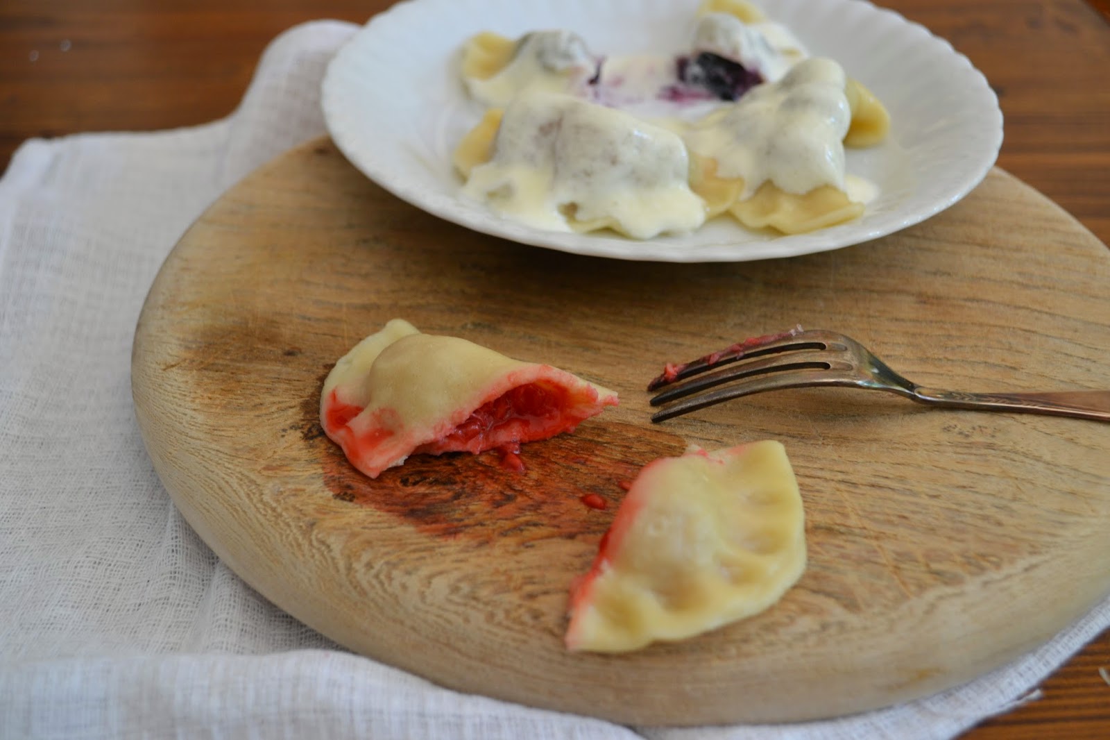 Pierogi - Polnische Teigtaschen mit Blaubeeren und Himbeeren - The ...
