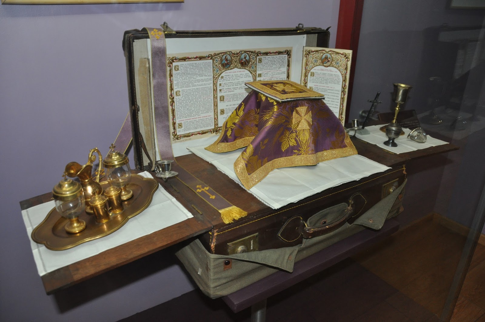 Orbis Catholicus Secundus: What a Traveling Mass Kit in a Suitcase ...