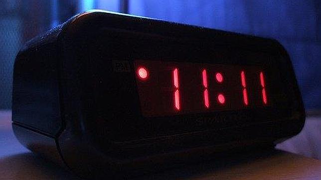 LA TEORIA QUE EXPLICA POR QUÉ CUANDO MIRAMOS EL RELOJ SON LAS 11:11 | A ...