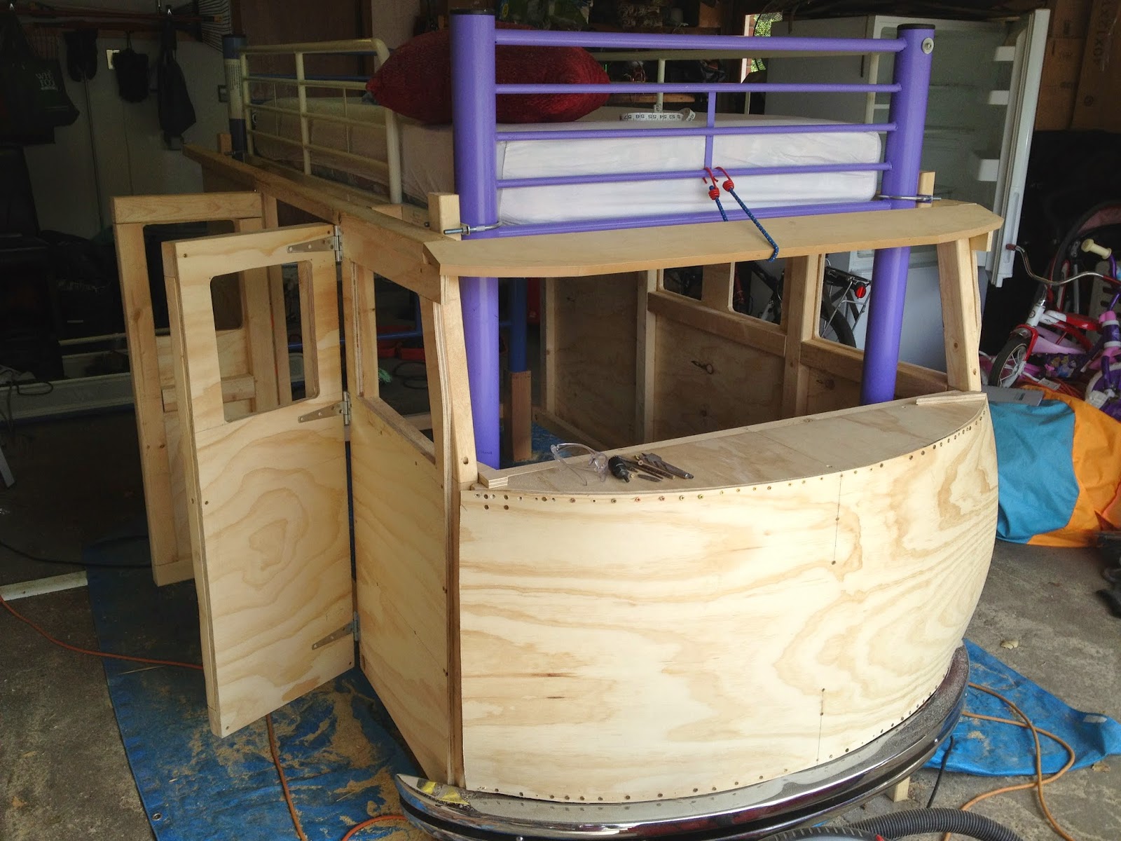 The Treehouser: The VW Bus Bed, Part 4