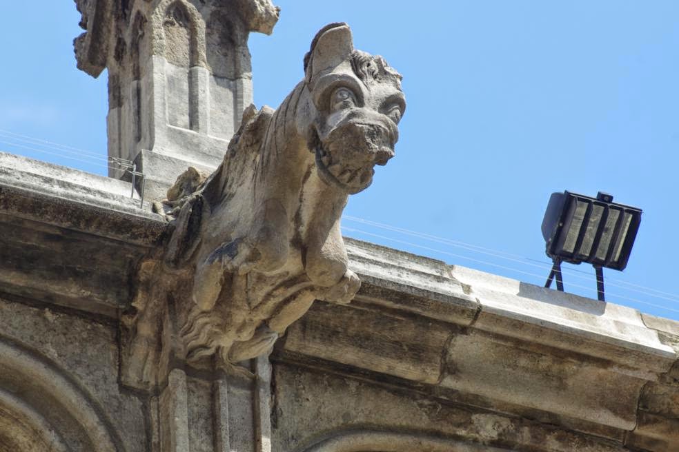 El mundo de Juan María: Viajes y Fotografía: Las gárgolas del edificio ...