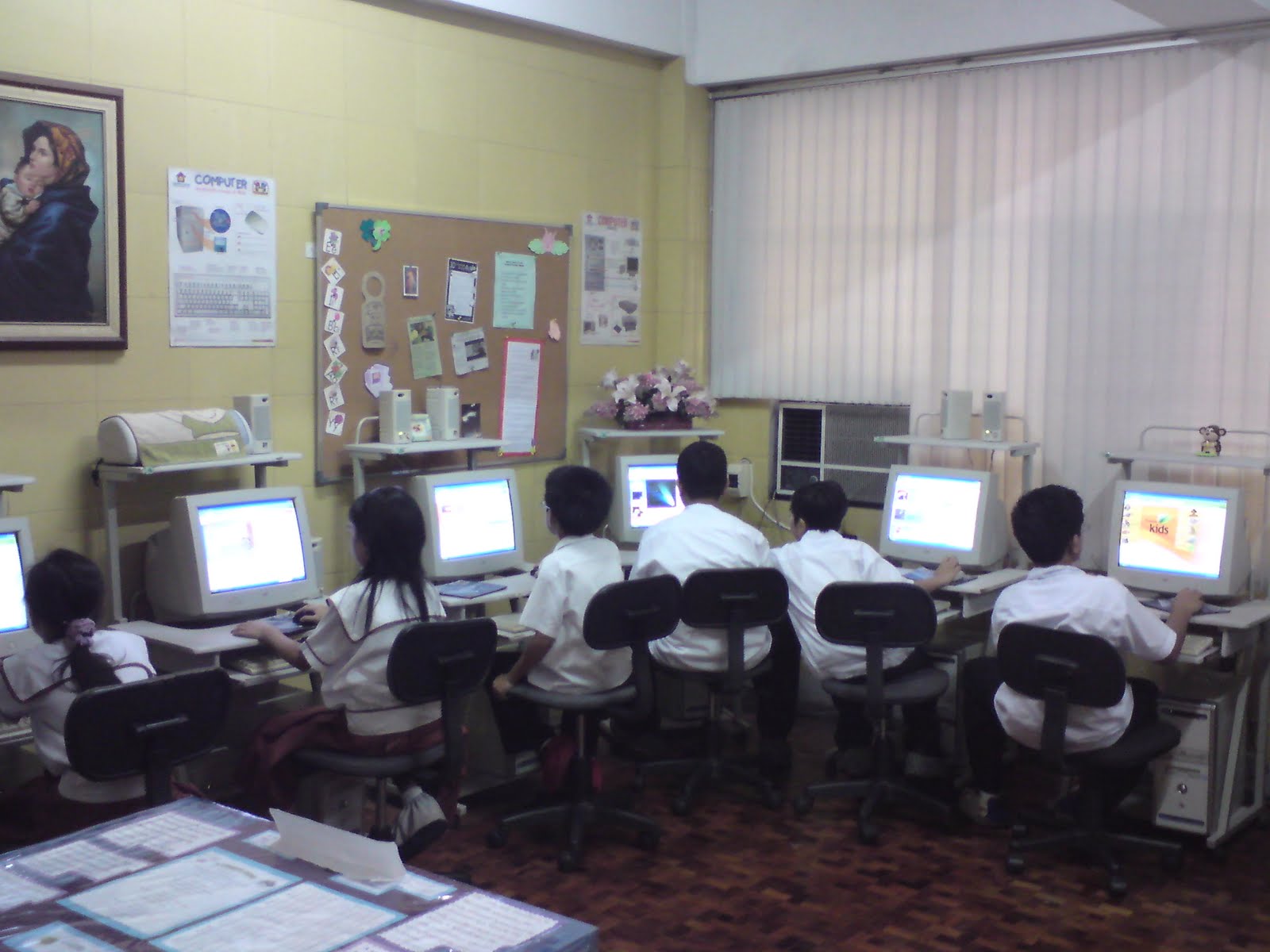 Lagro Elementary School e-Library: About Us :)