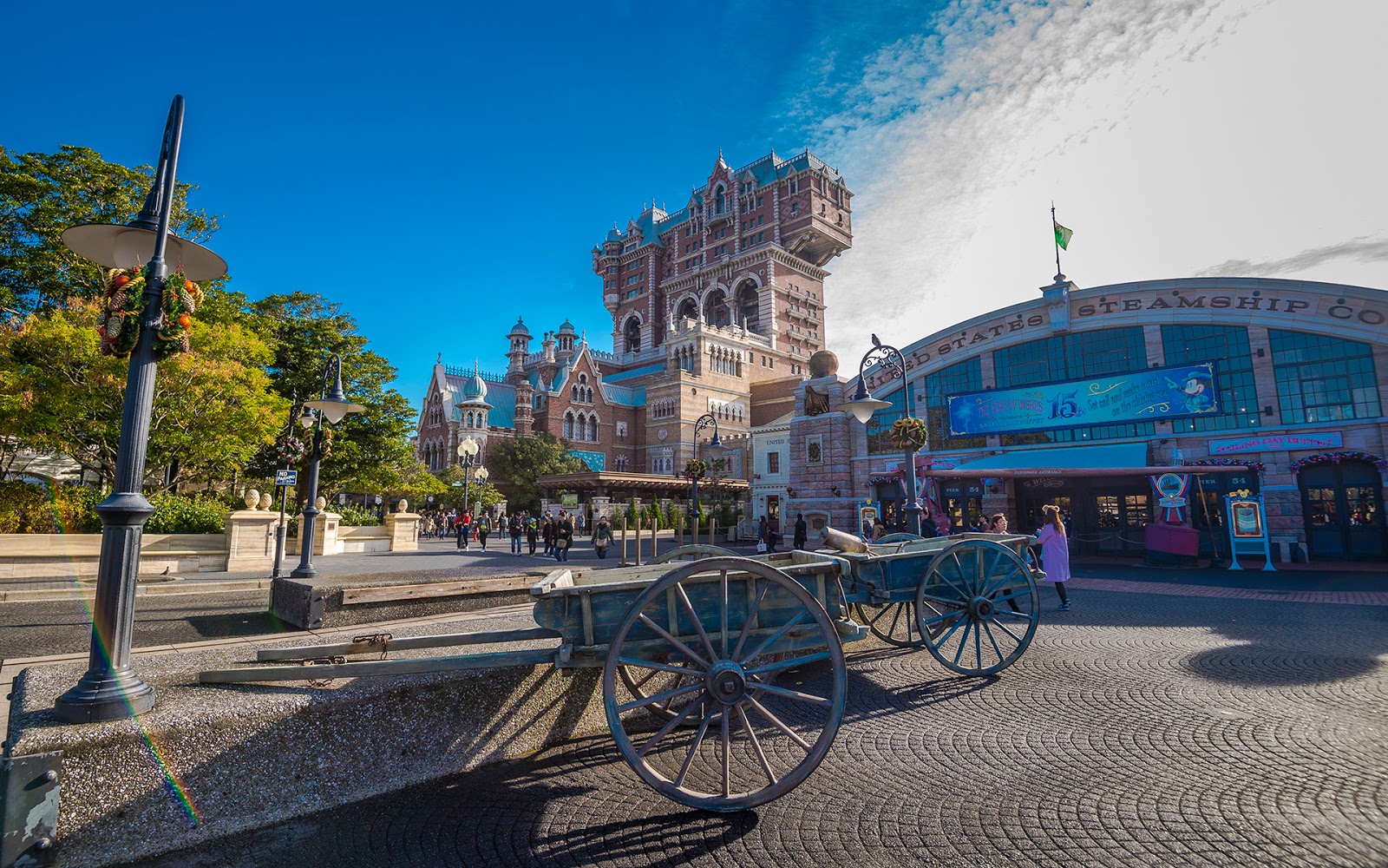 High Afternoon at Hotel Hightower