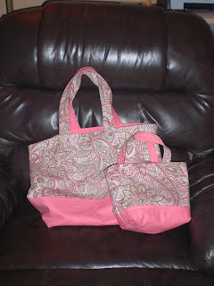 Pretty Much Nuts: Greatest Tote Tutorial Ever & How to use Fusible ...