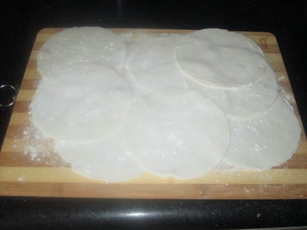 Shobha's Food Mazaa: PATHIRI / KERALA PATHIRI / THIN RICE FLOUR ROTIS ...