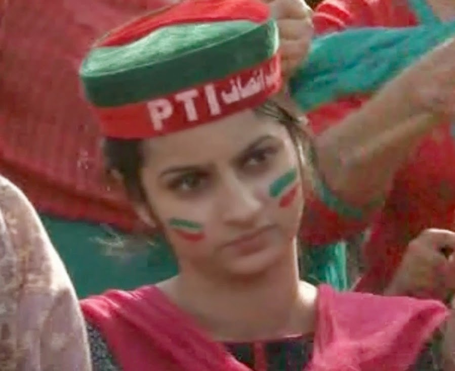 Pak Celebrity Gossip: PTI beautyfull girls attend jalsa