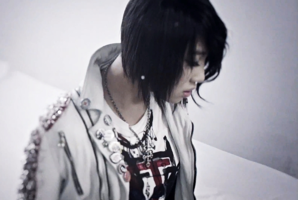 My Thoughts . . . .: [ScreenCap] 2NE1 - Lonely