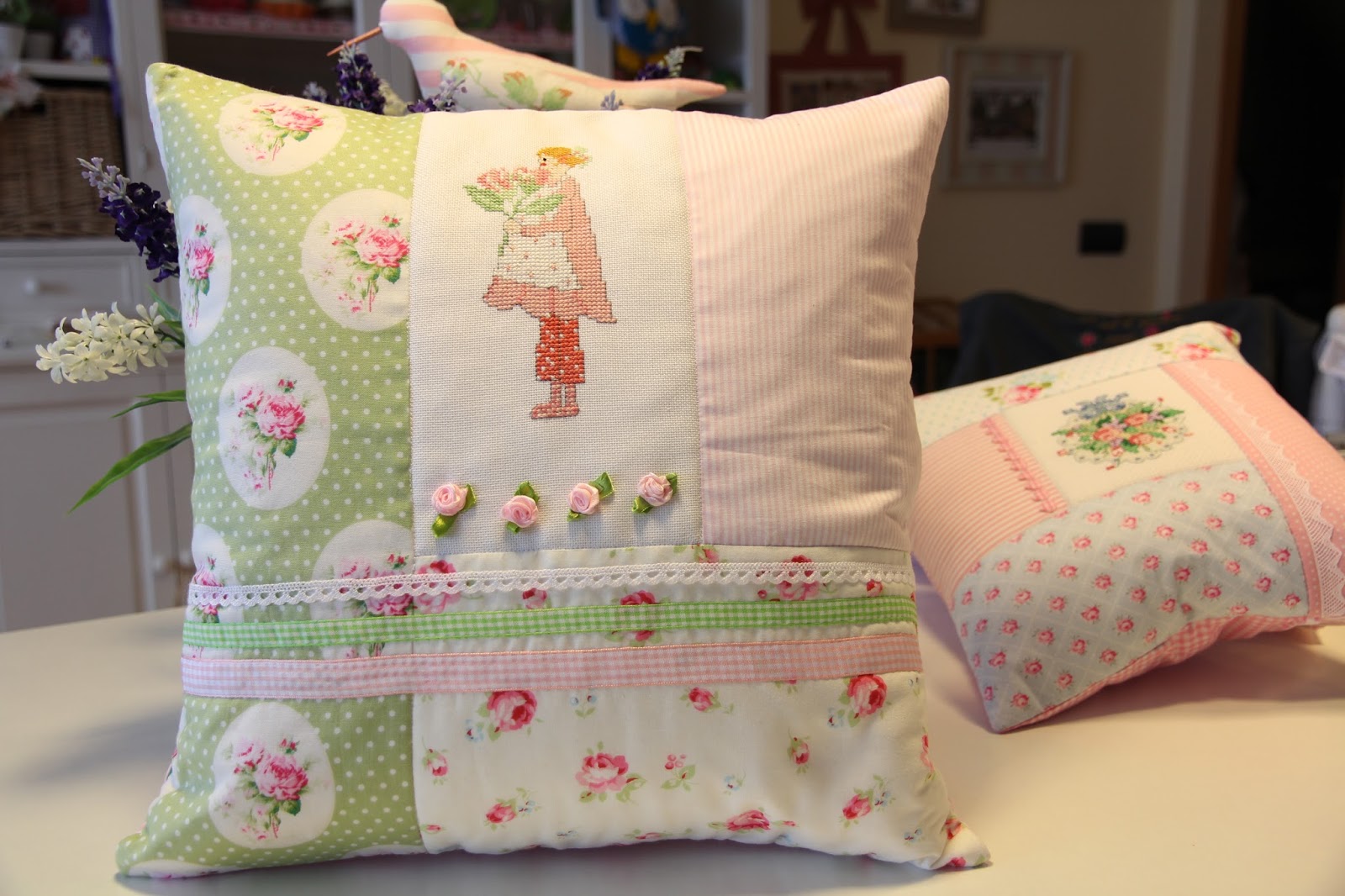 MI HOGAR DE PATCHWORK: Cojines de patchwork románticos