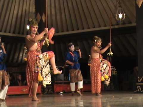 12 Tari Tradisional Jawa Tengah - Tradisi Tradisional