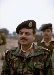General Hameed Gul in Uniform [Rare Photograph] | Pakistani Social ...