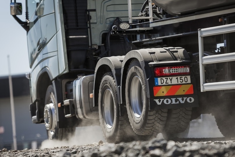 Volvo Trucks' Tandem Axle Lift Function Saves Fuel, Ensures Better Road ...