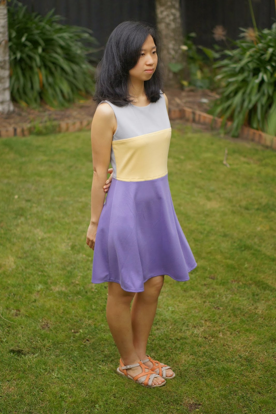 CozyCotton: Celeste's Sewing Blog: Vogue 8944: Colour Block Dress