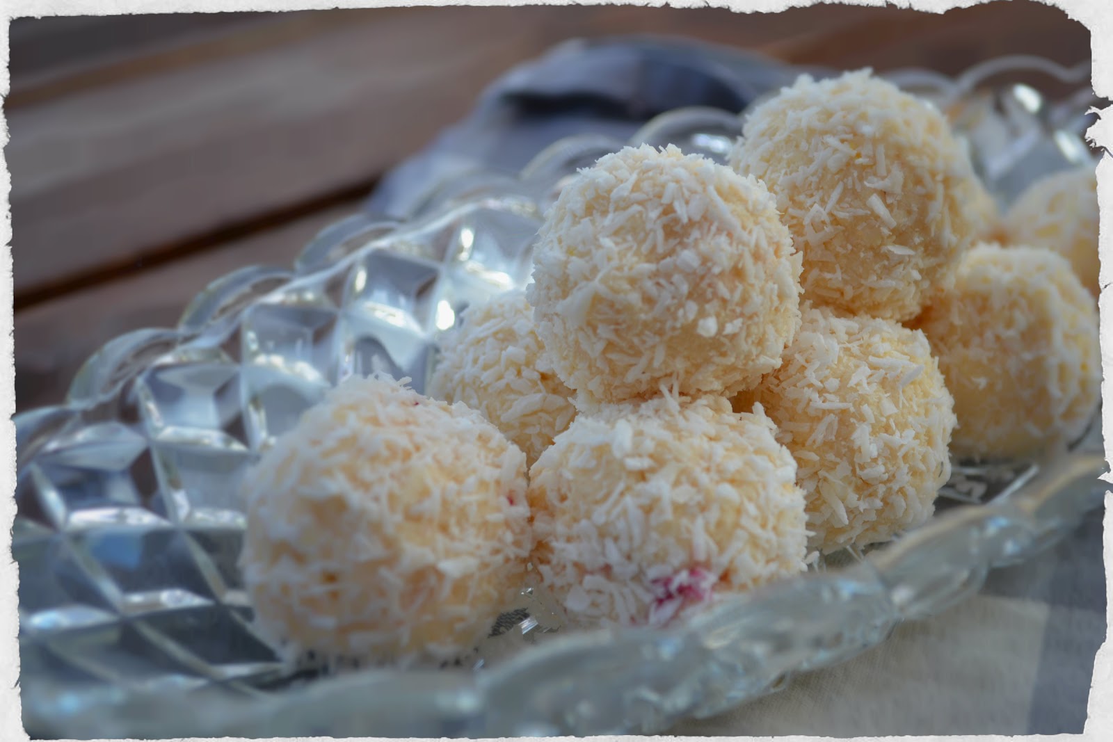 Tasty Health: Lemoncurd & kokosproteinbollar med hallonfyllning