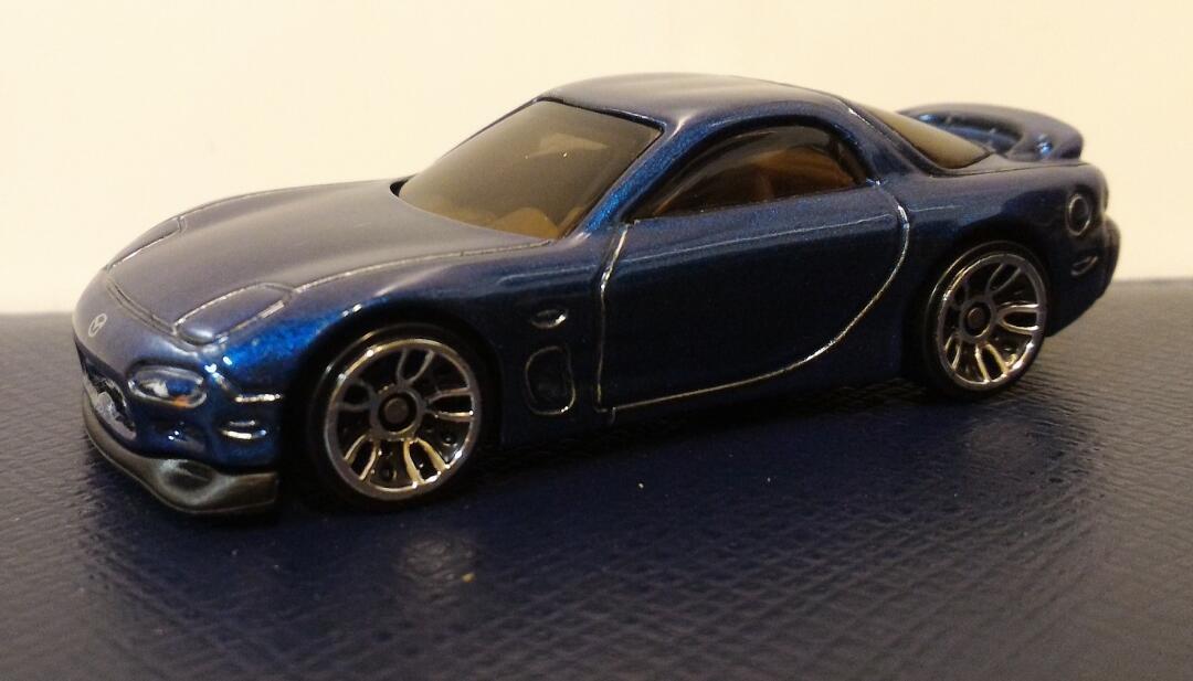 MIS COCHES DE ESCALA DE 1.60: MAZDA RX-7 (HOT WHEELS)
