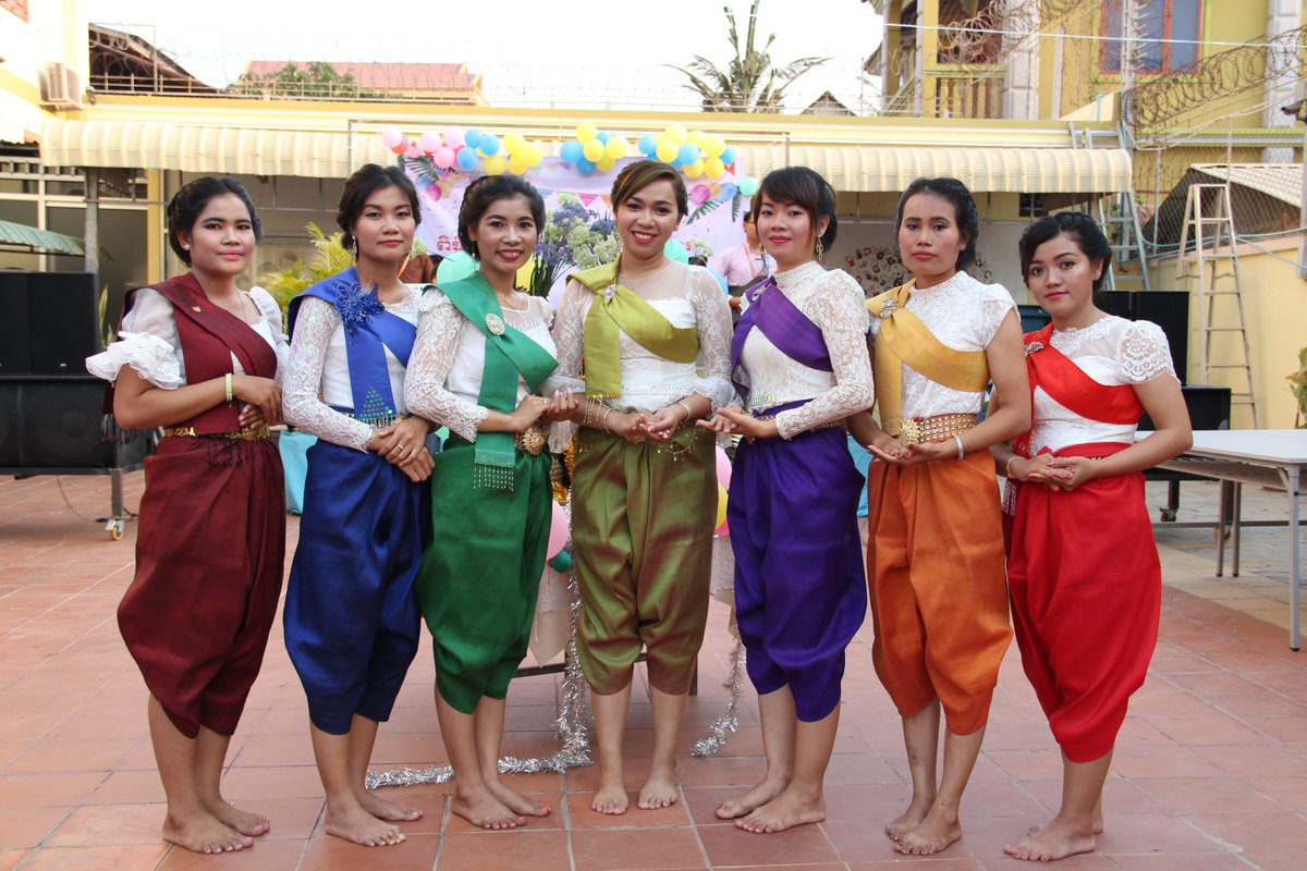 FolkCostume&Embroidery: Basic costume of Southeast Asia